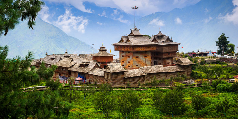 Drive To Daran Pass – The Traveller Trails