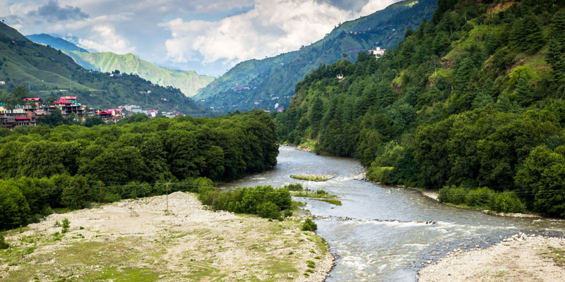 Drive To Daran Pass – The Traveller Trails