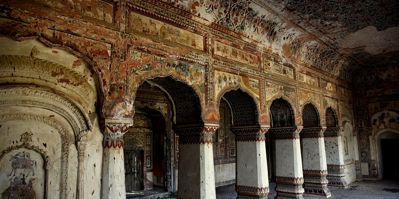 The Painted Palace of Arki – The Traveller Trails