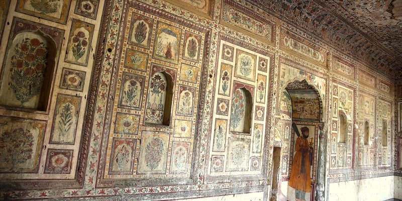 The Painted Palace of Arki – The Traveller Trails