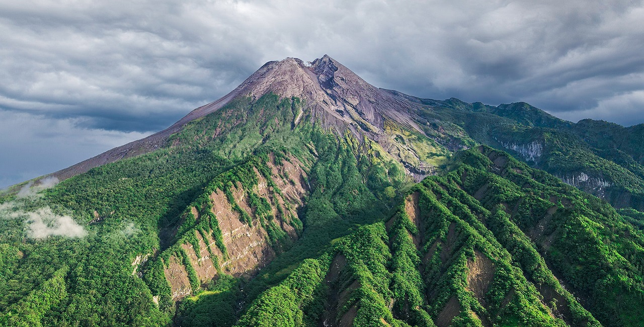 Volcanic Ash From Indonesia’s Mount Merapi Disrupts Mining And Tourism ...